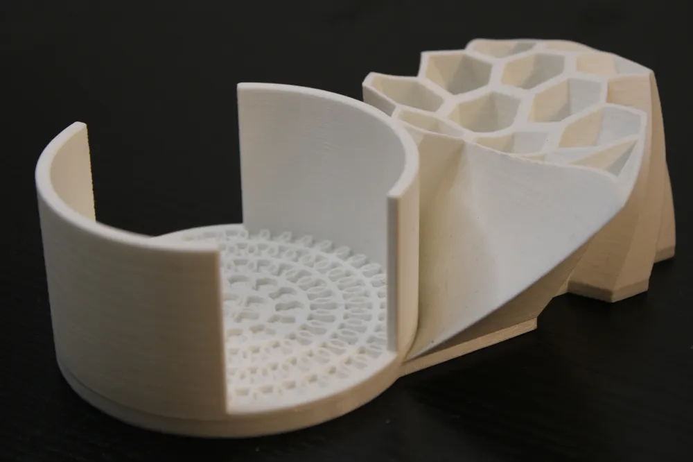 Honeycomb Desk Companion by GCV3D - MakerWorld