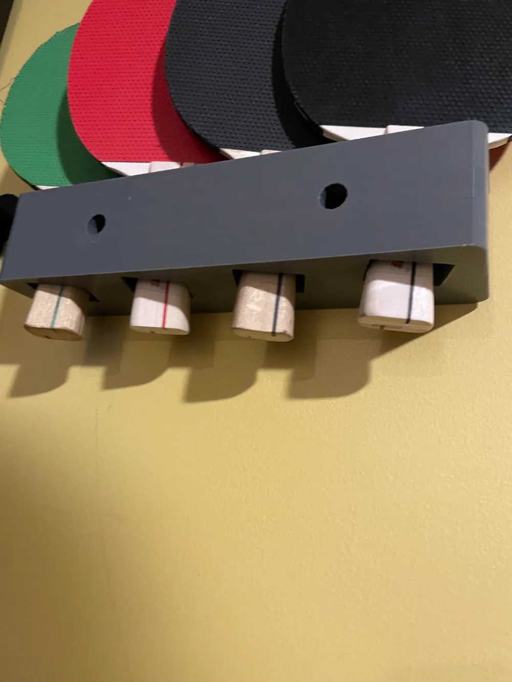 Ping pong wall mount by Tman - MakerWorld