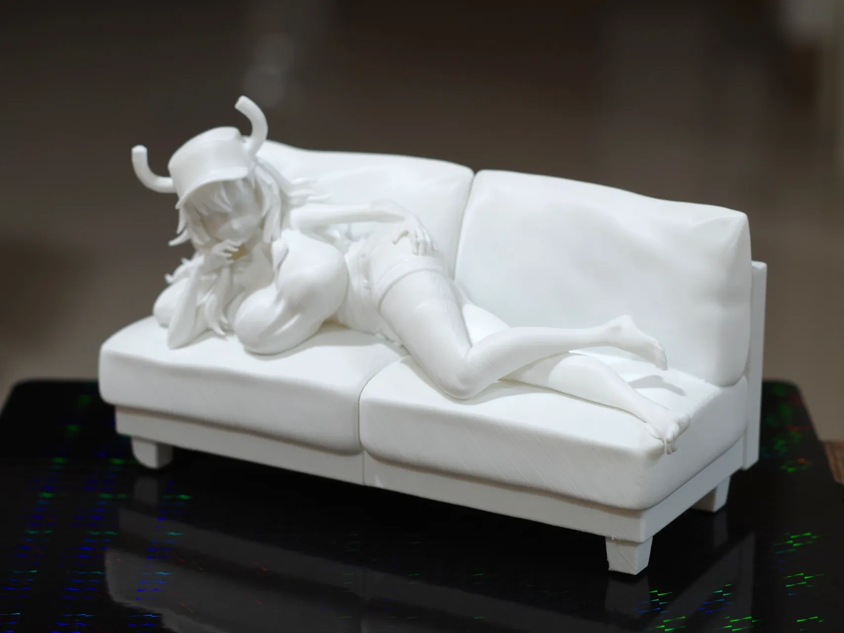 Lazy Model on a Sofa by 小学鸡 - MakerWorld