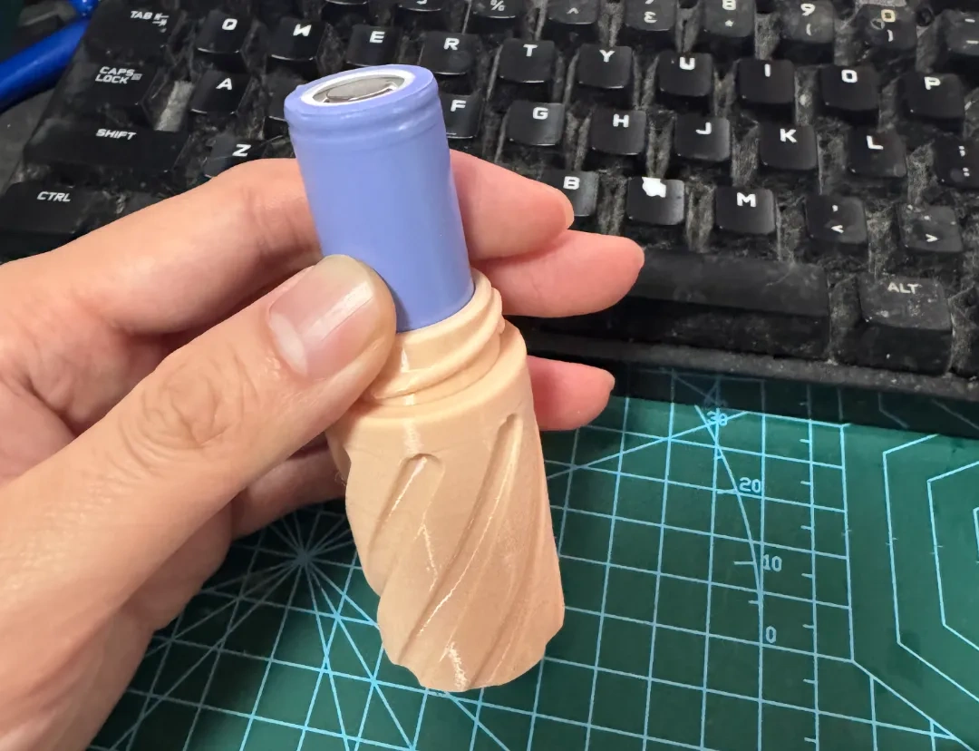 21700 Battery Case Remixed by user_1045211317 MakerWorld: Download Free 3D Models