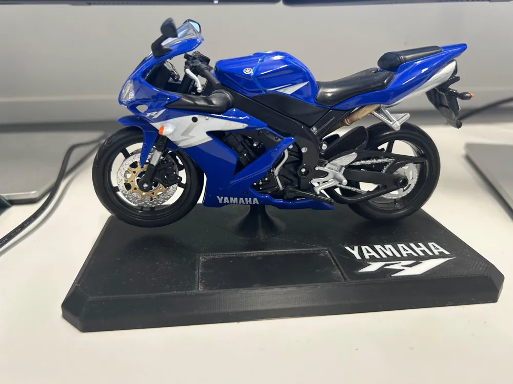 Maisto Yamaha R1 Stand with clock by lemol - MakerWorld