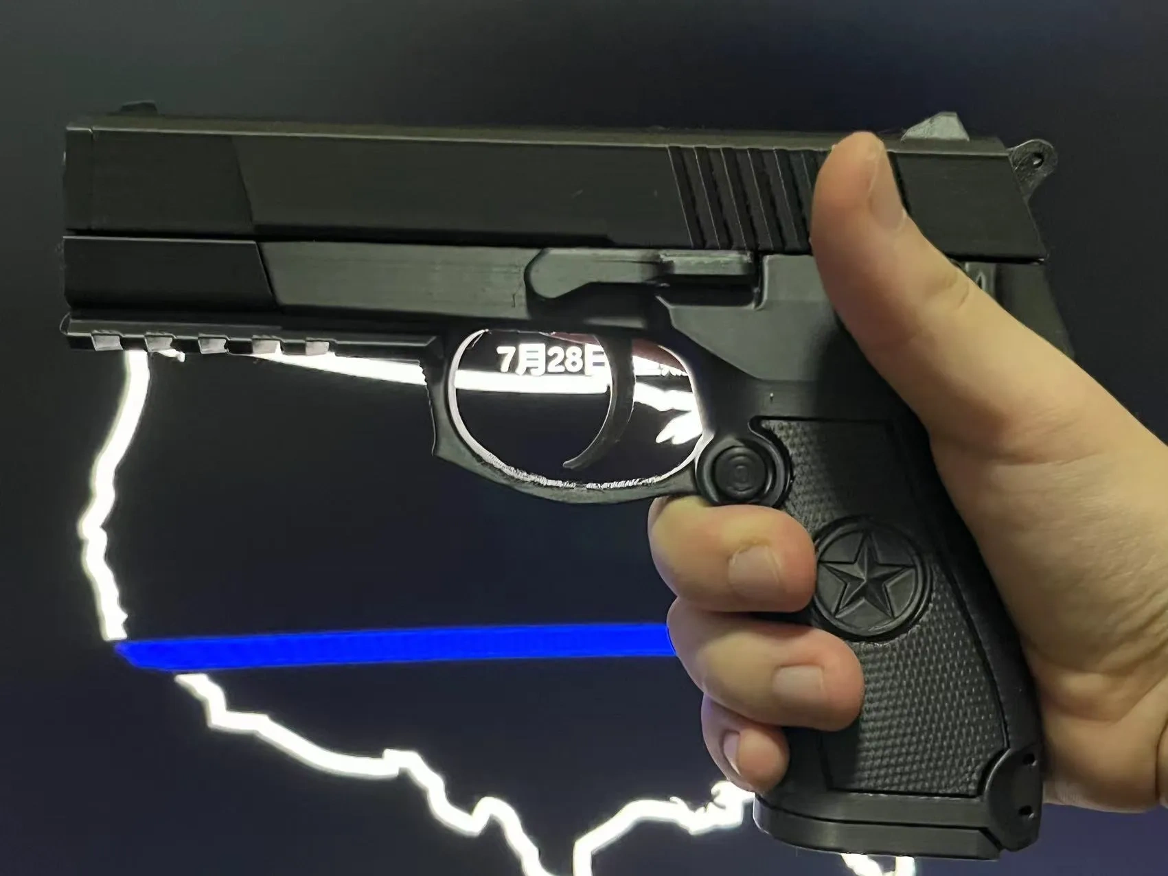 92/92G式手枪抛壳玩具 来自 OfficerHao MakerWorld：免费下载 3D 模型