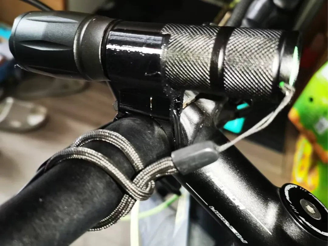 Bicycle Lamp Mount (Perfect TPU print in 1 hour) by user_2828594743 ...