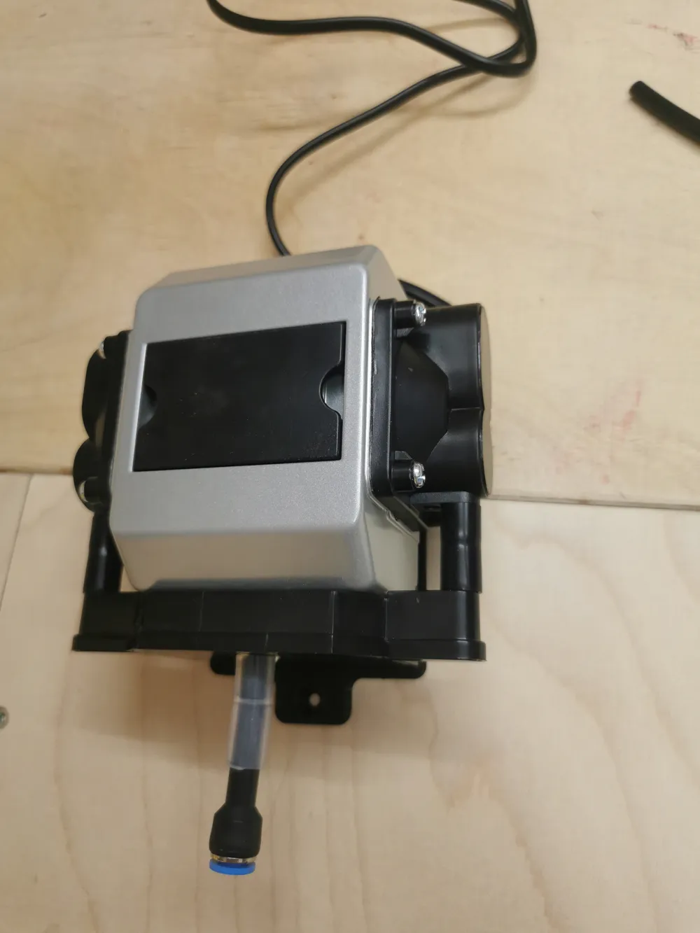 XTool Air Assist Mount (10W) by JH3D - MakerWorld