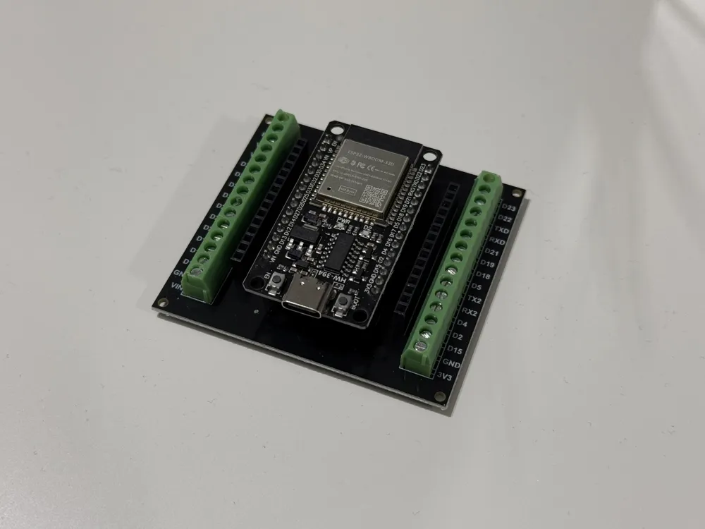ESP32 Screw Terminal Adapter DIN Mount MRD068A Remixed by Makeseum ...