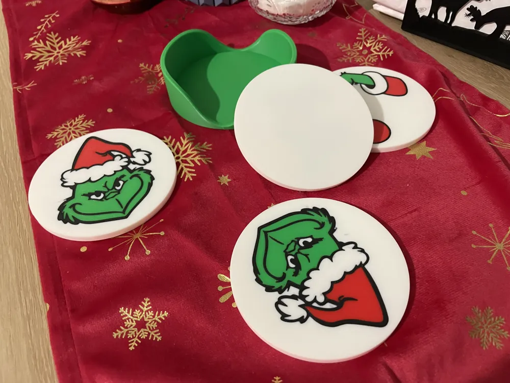 Grinch - Christmas Coaster Set - Free 3D Print Model - MakerWorld
