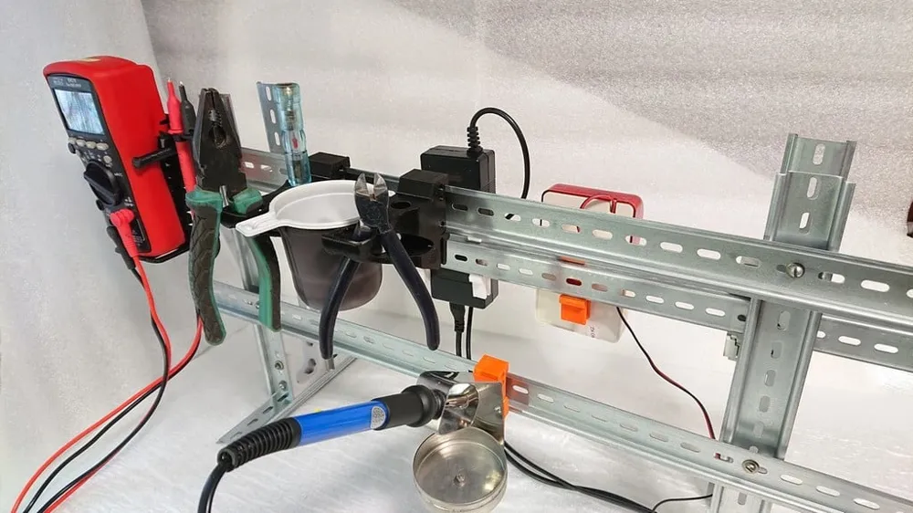 A DIN Rail mount and PCB vise by psv6 - MakerWorld