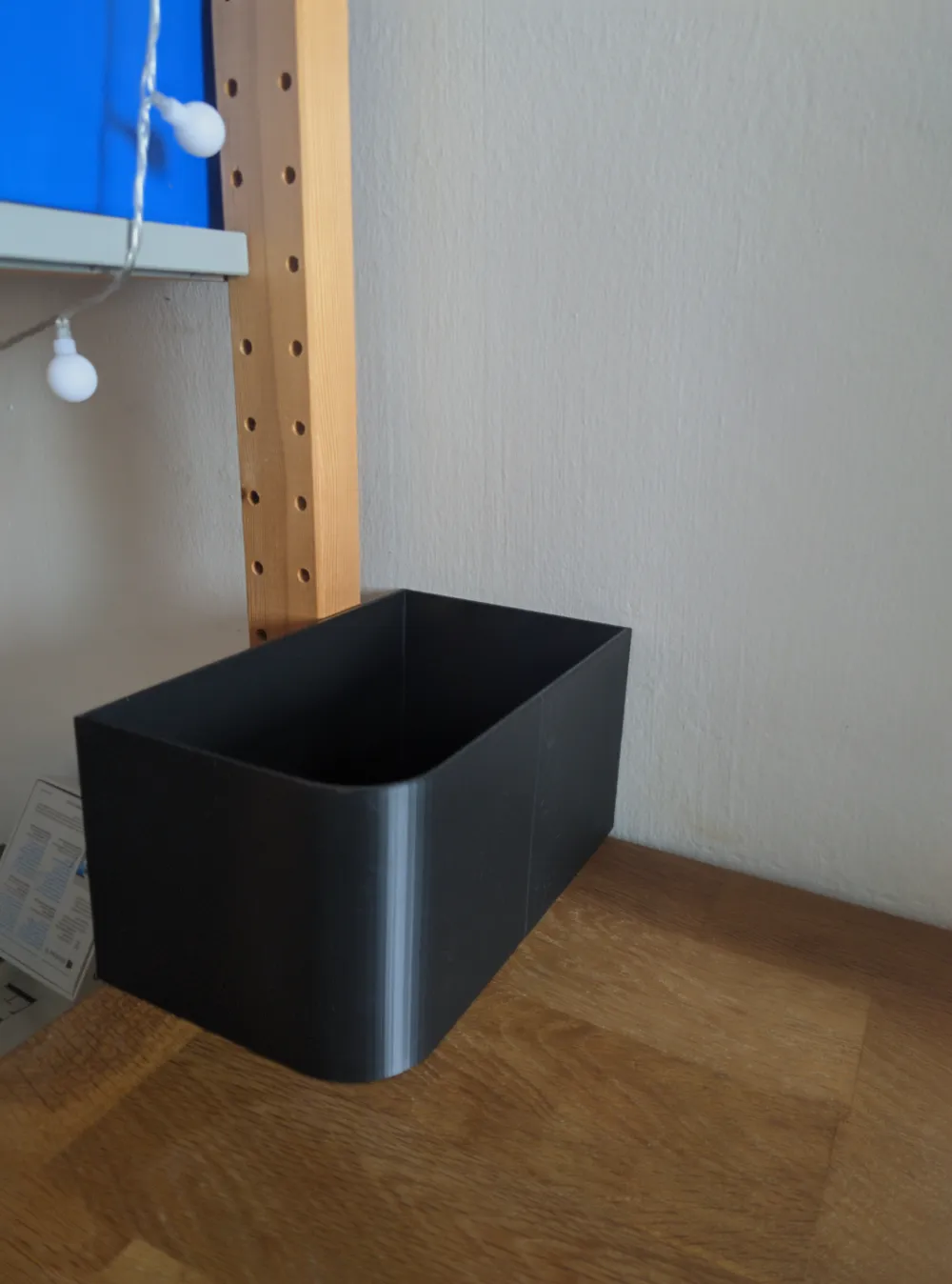 Simple desk-corner bin for double stick tape by Linus - MakerWorld