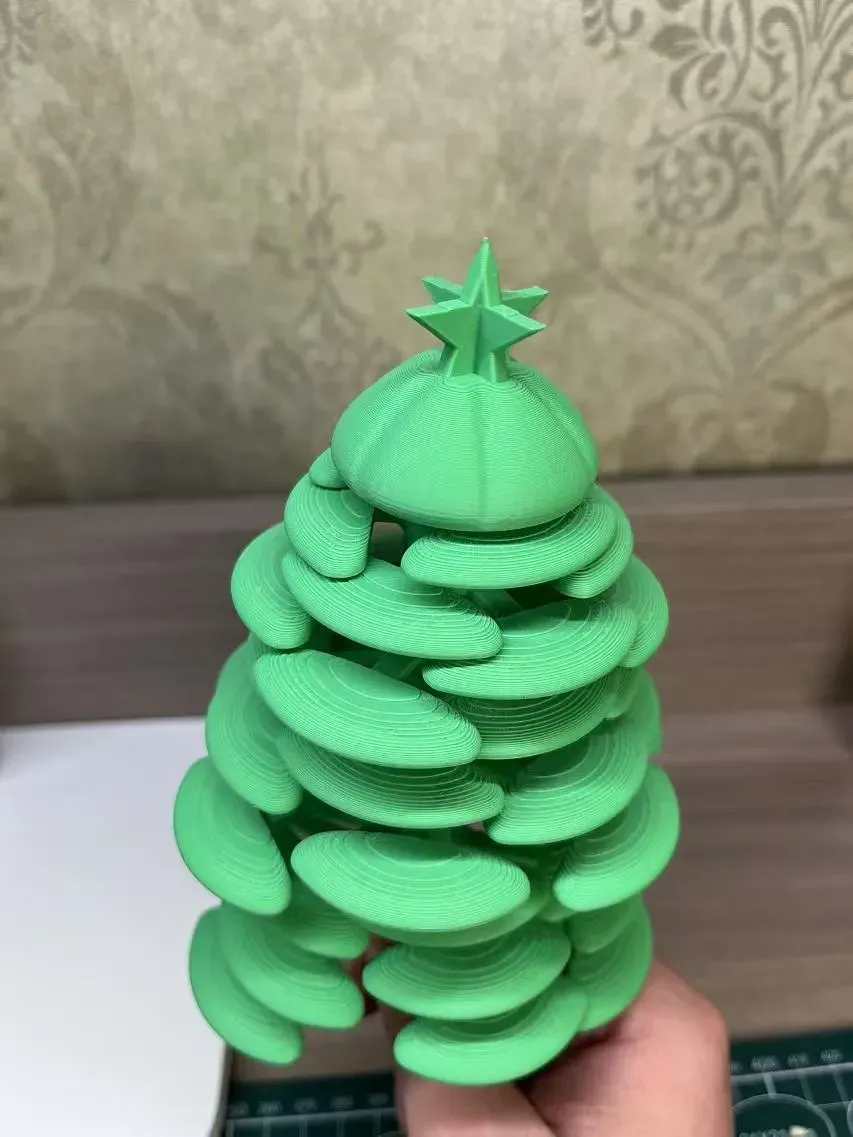 The Incredible Rotating Christmas Tree by user_342444075 - MakerWorld