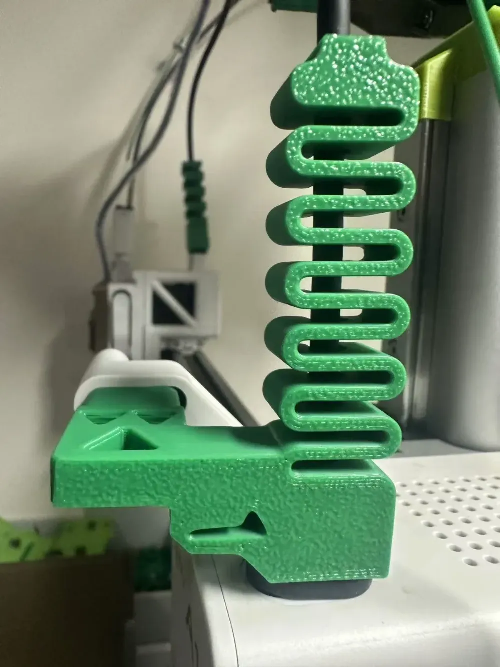 A1 mini filament guide Remixed by user_2999354420 - MakerWorld