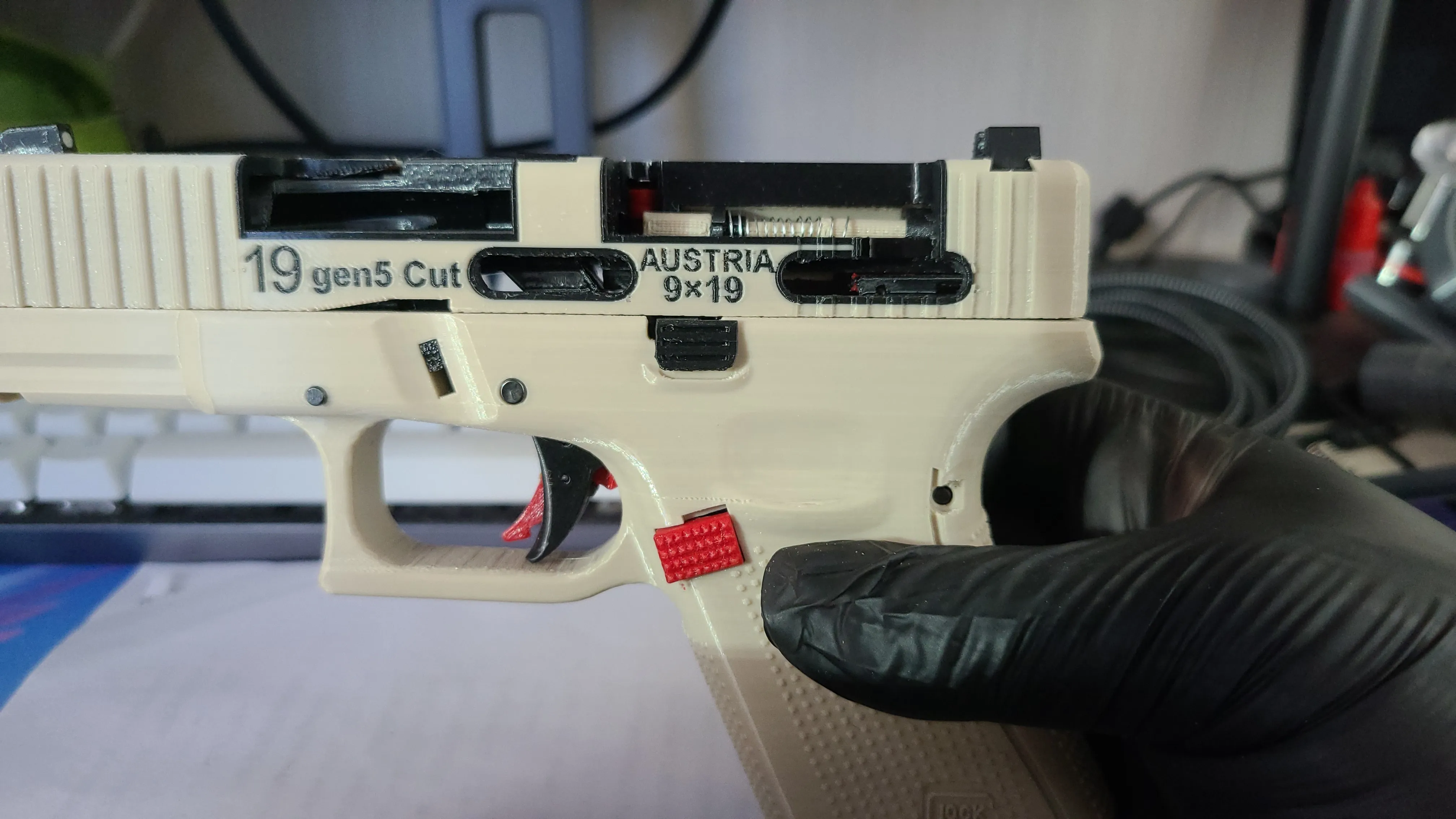 Glock 19 Gen5 Cut Assembled Toy Model, Non-Firing, Full Functionality ...