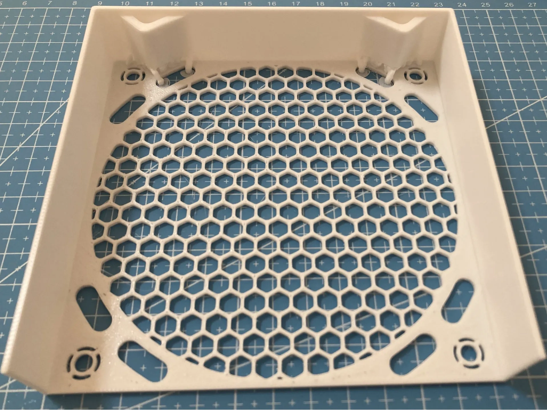 12cm fan half shroud, nail-free installation by CoJon - MakerWorld