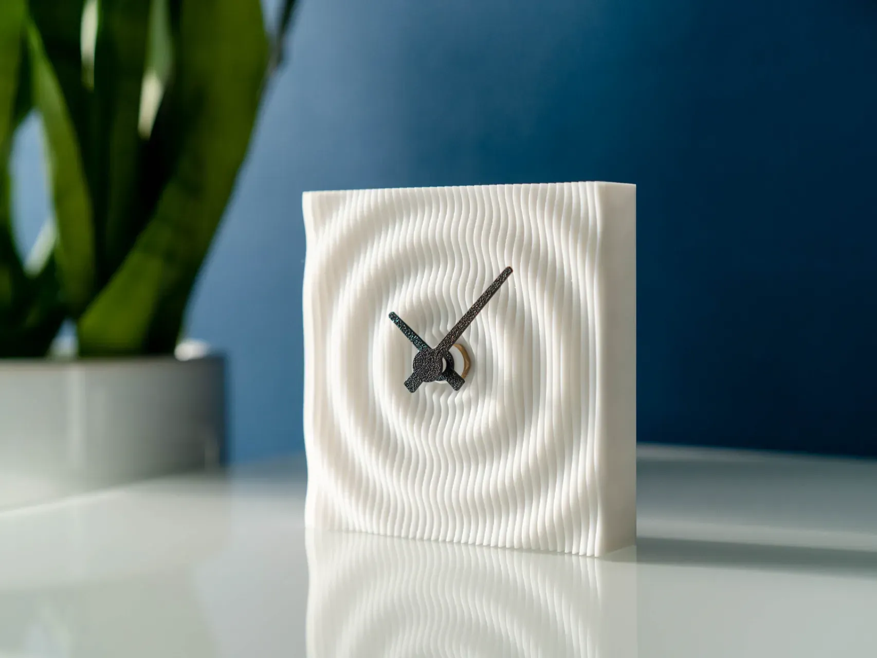 Scanimation Clock / Lenticular / Moiré Illusion by Motiform Studio ...