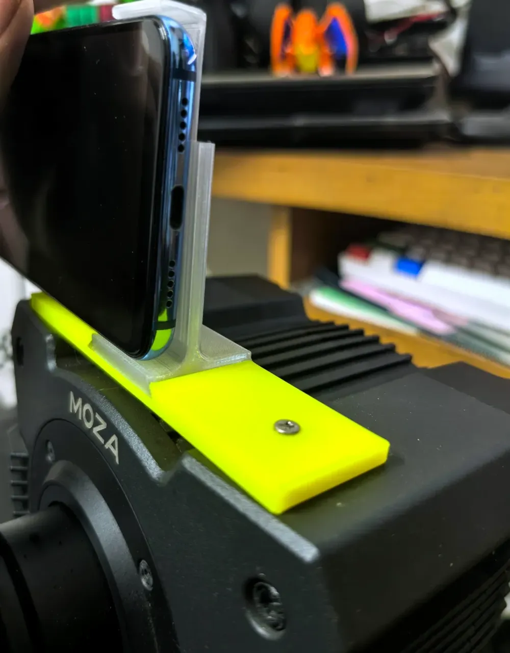 Moza R5 Smartphone Dashboard Adjustable Mount by DLEE - MakerWorld