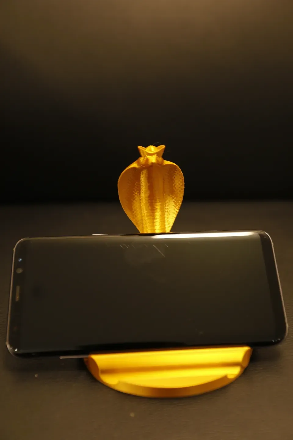 Ingot Snake Phone Holder by puresa - MakerWorld