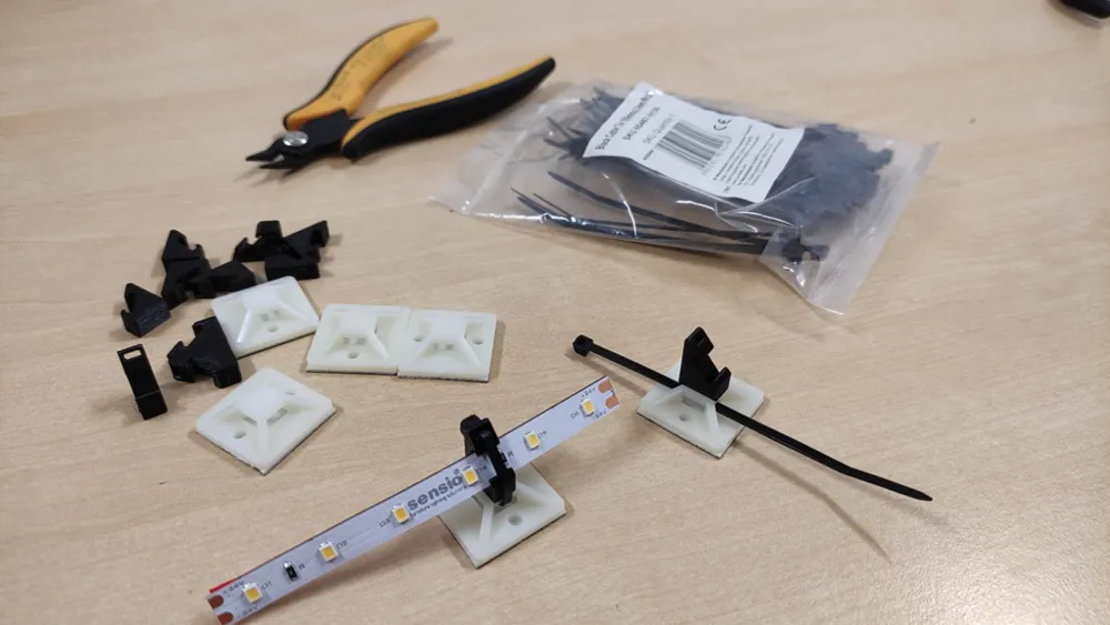 8mm LED strip clip 45° by marius.chirita.uk - MakerWorld