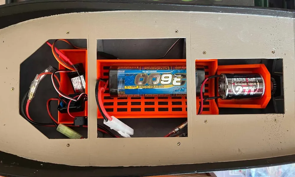 High-quality RC remote control fishing boat by 小翎儿国际号 - MakerWorld