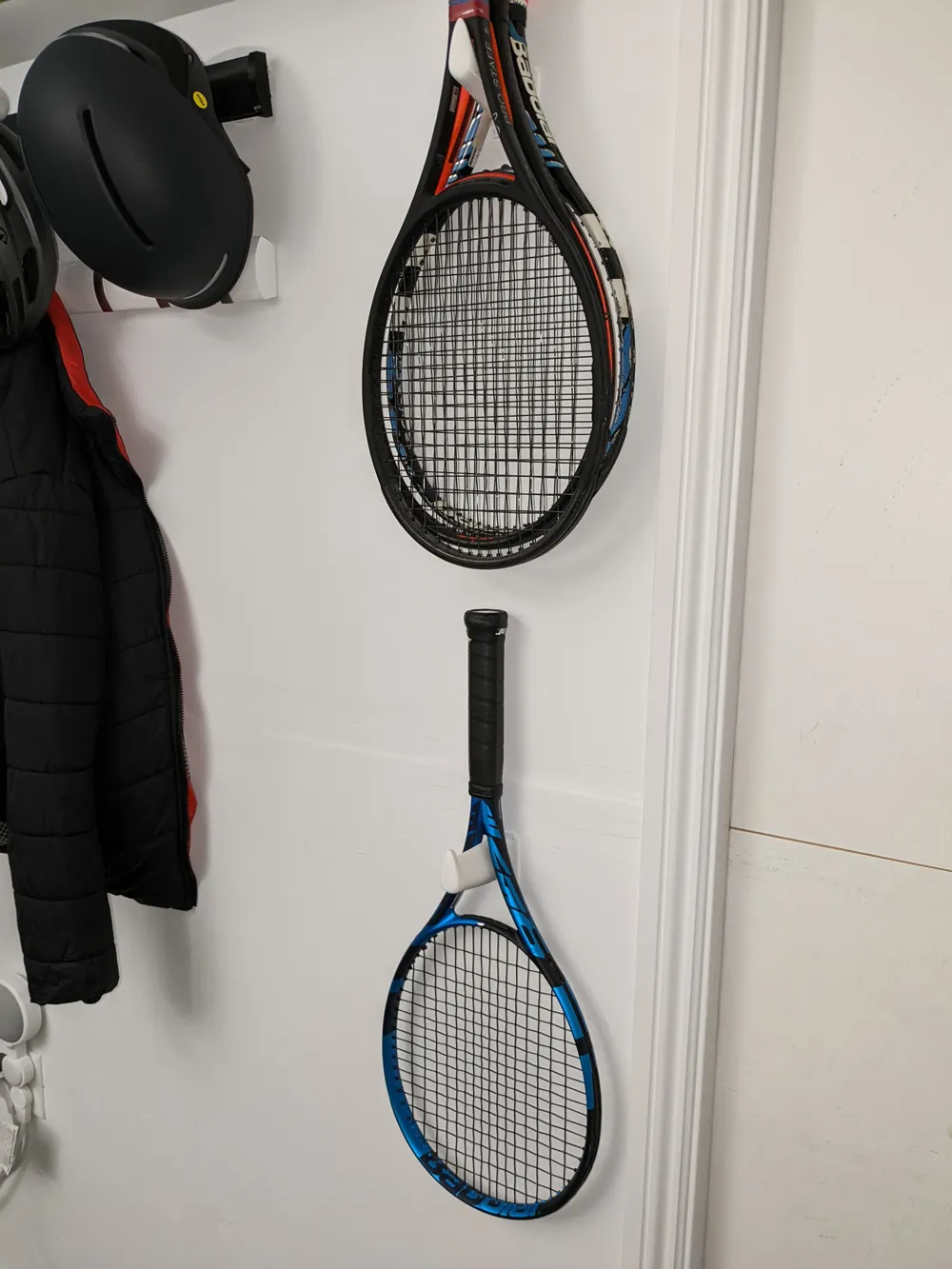 Tennis racket wall mount by Félix MakerWorld: Download Free 3D Models