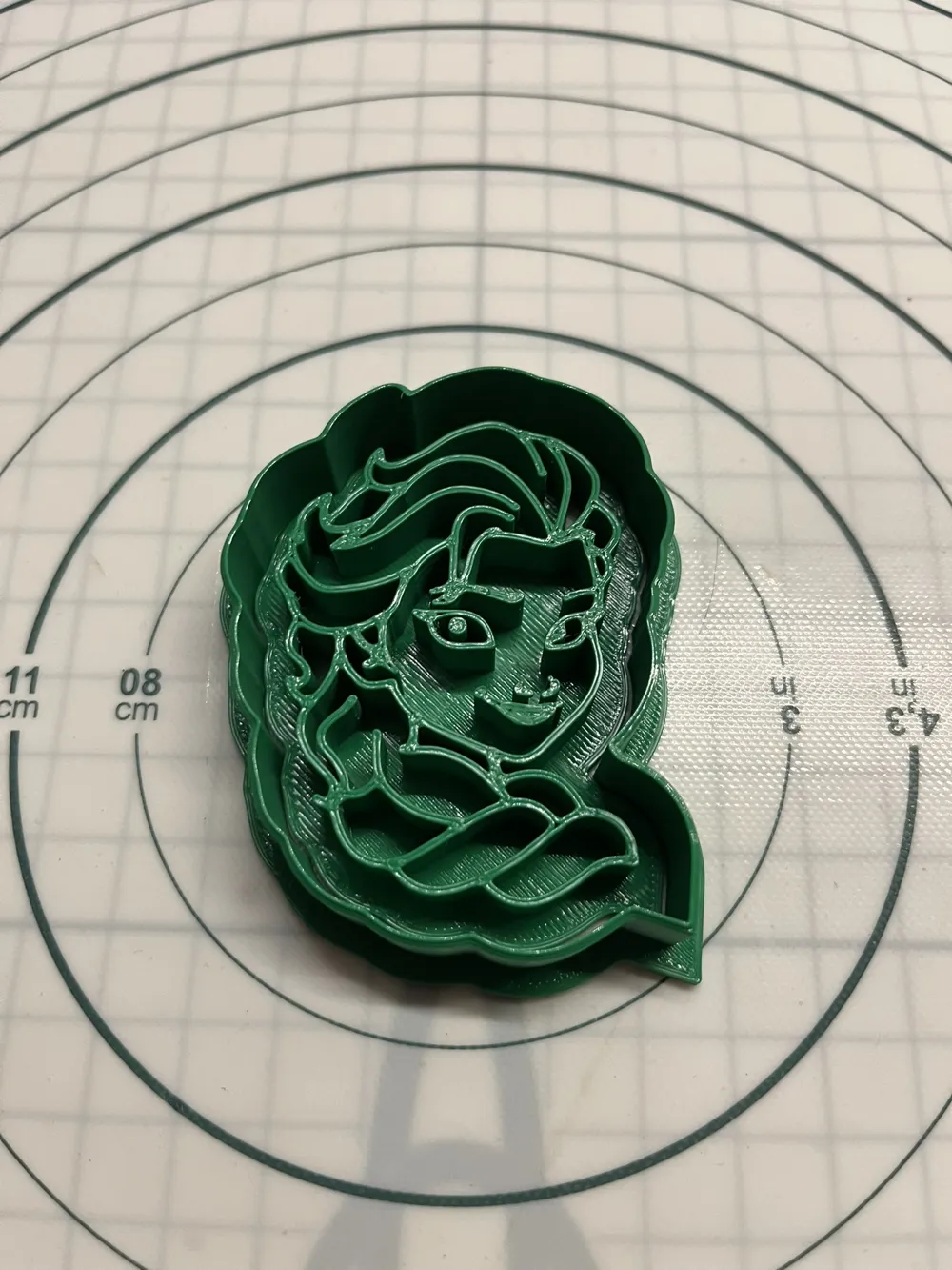 Elsa cookie cutter by Coarse MakerWorld: Download Free 3D Models