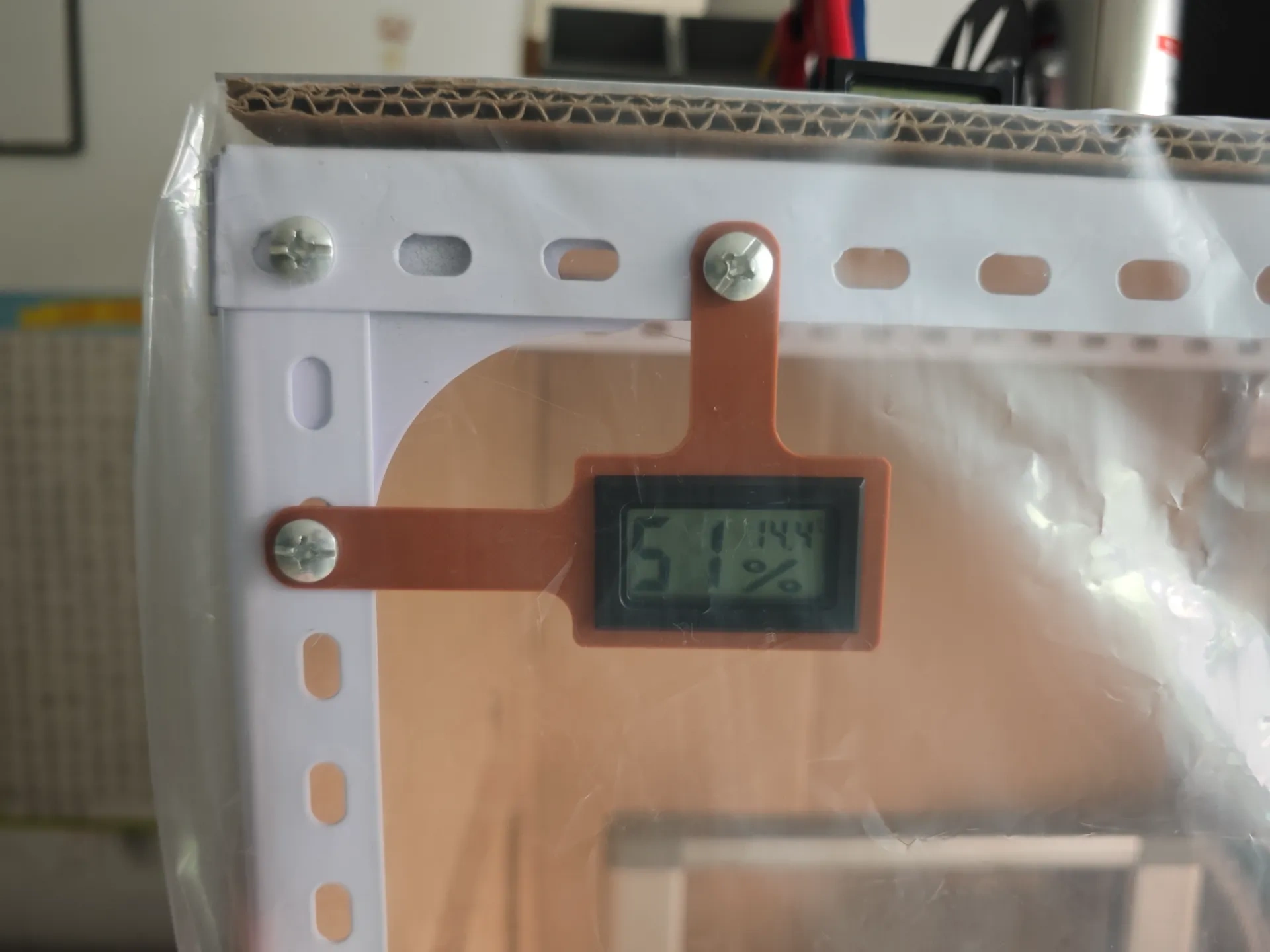 Angle Iron Enclosure Hygrometer Thermometer Bracket by 夏至 - MakerWorld