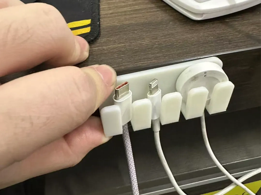 Desktop Data Cable Clip 2 by 不锈钢加工 ktv模块 - MakerWorld