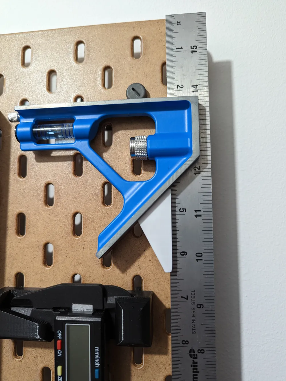 SKADIS combination square holder by Félix MakerWorld: Download Free 3D ...