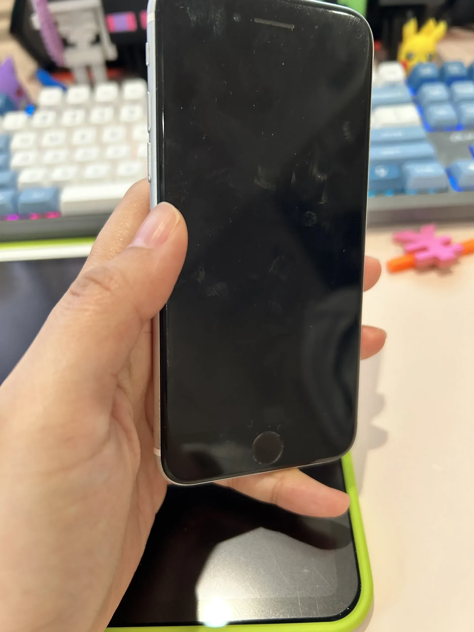 【Save Your Pinky Finger】A 2-in-1 Phone Stand by usagi MakerWorld ...