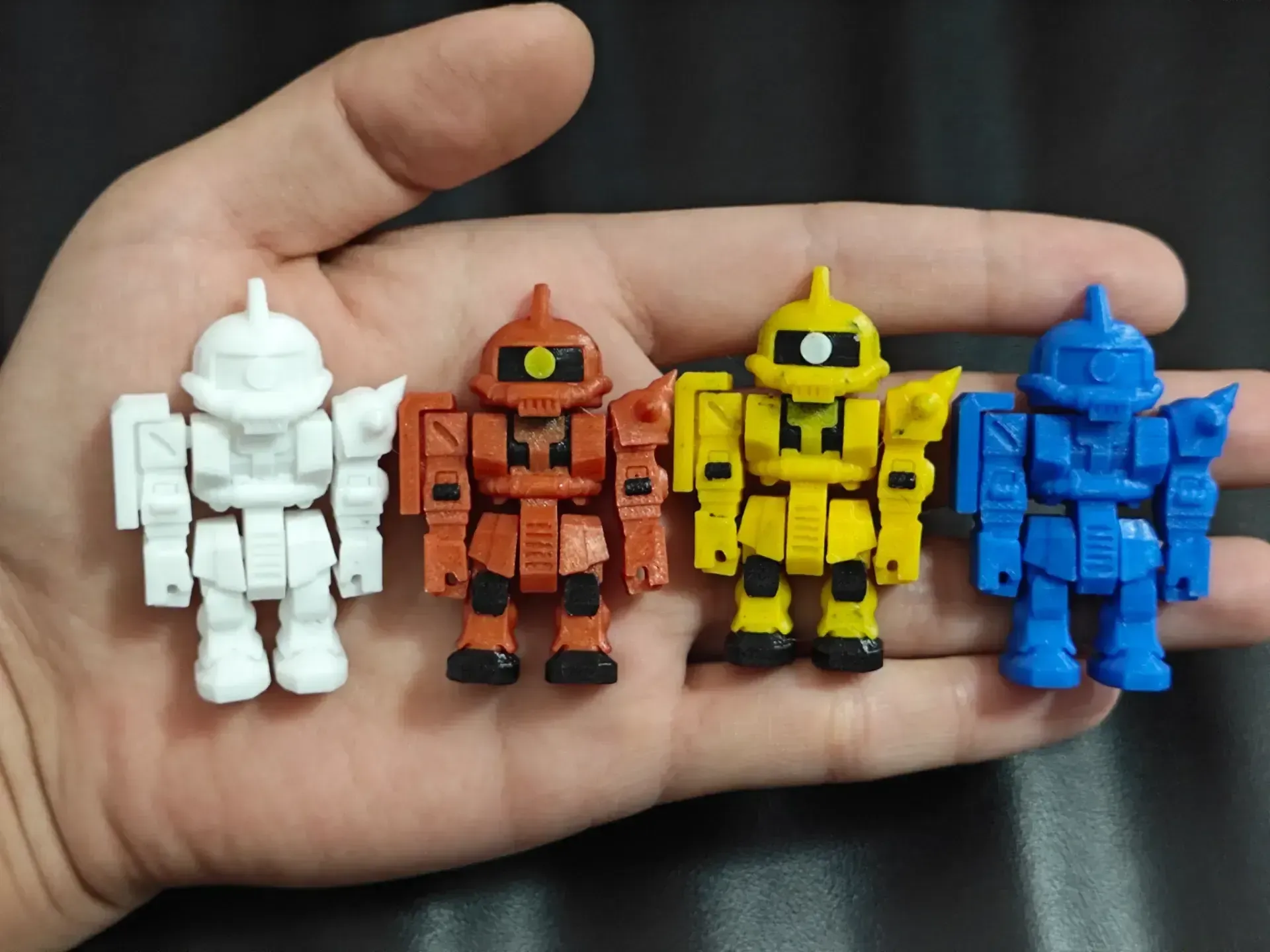 Articulated Bumblebee Keychain (Print-in-Place) by PCH3D MakerWorld ...