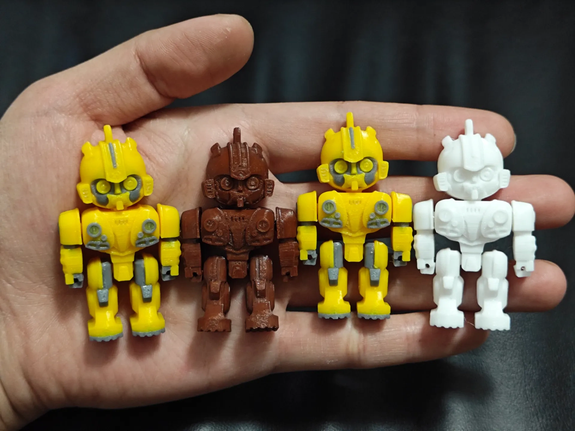 Articulated Bumblebee Keychain (Print-in-Place) by PCH3D - MakerWorld