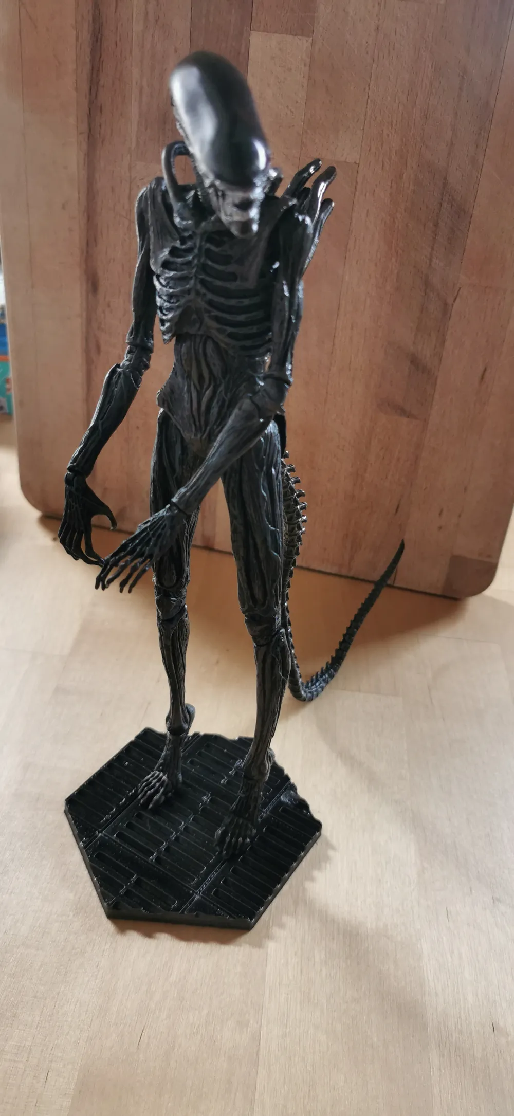 Base Alien Covenant NECA by PavelB MakerWorld: Download Free 3D Models