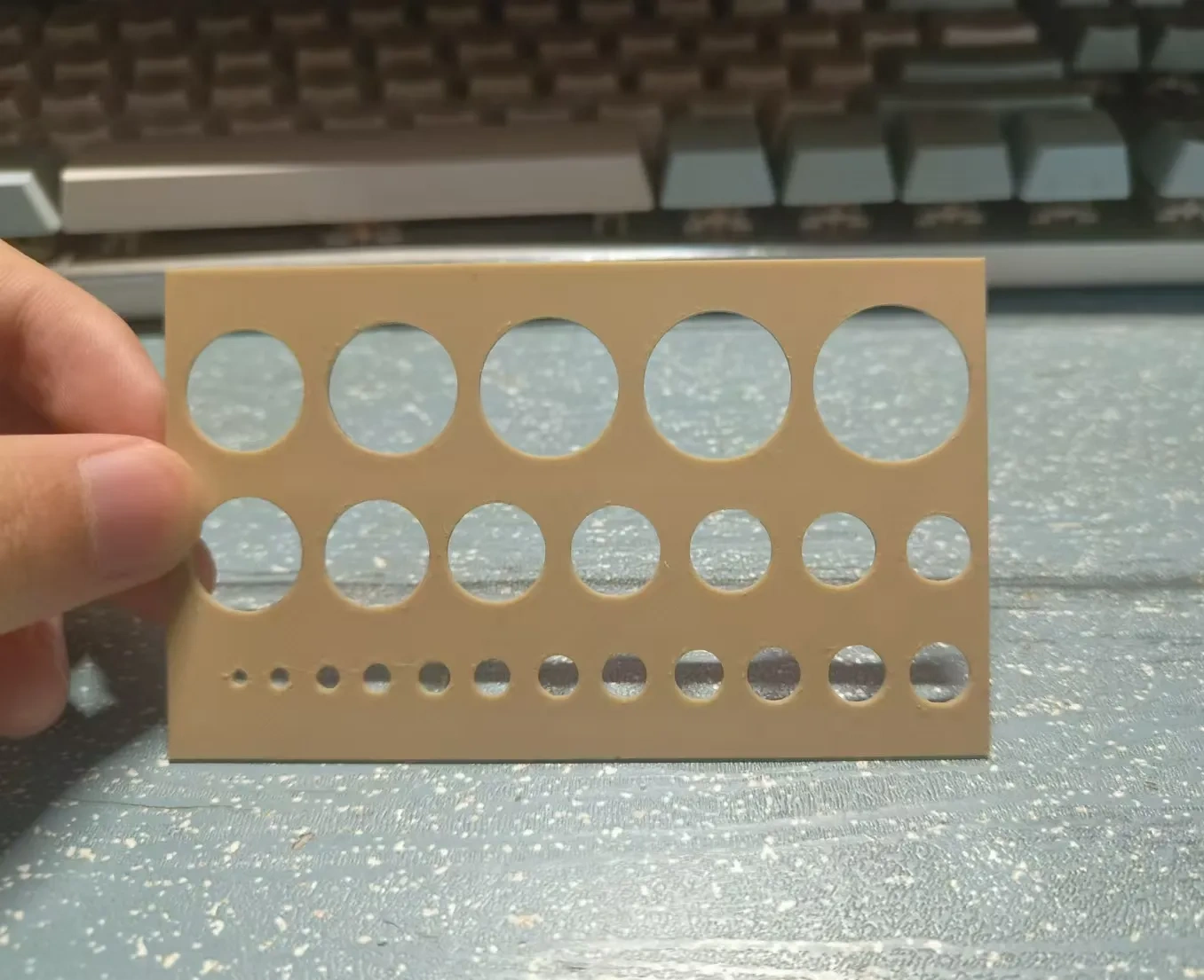 Circle hole ruler, drawing circle hole plate, card ruler by 残月 - MakerWorld