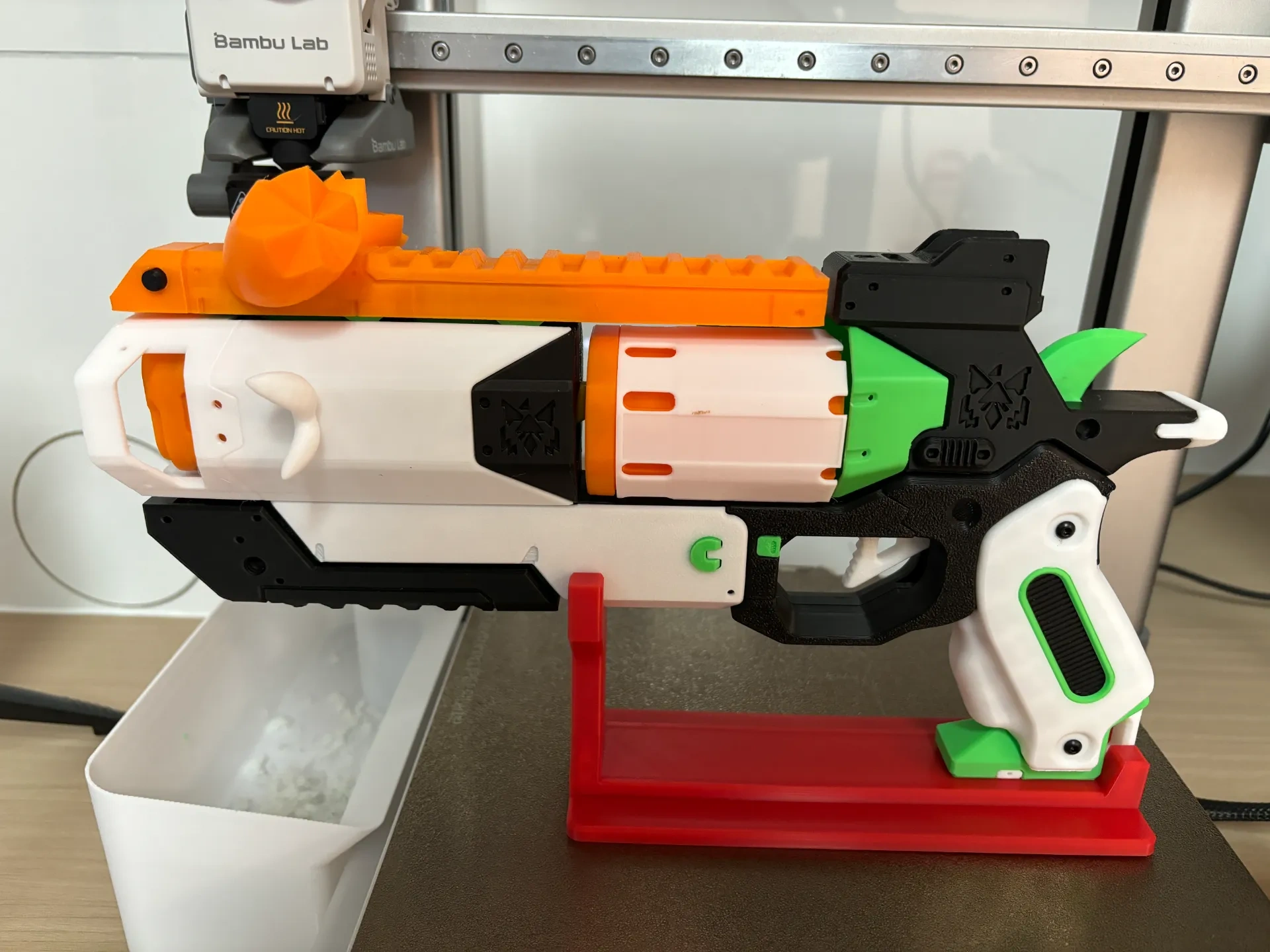 Little Helper Display Stand by 今晚打老虎 - MakerWorld