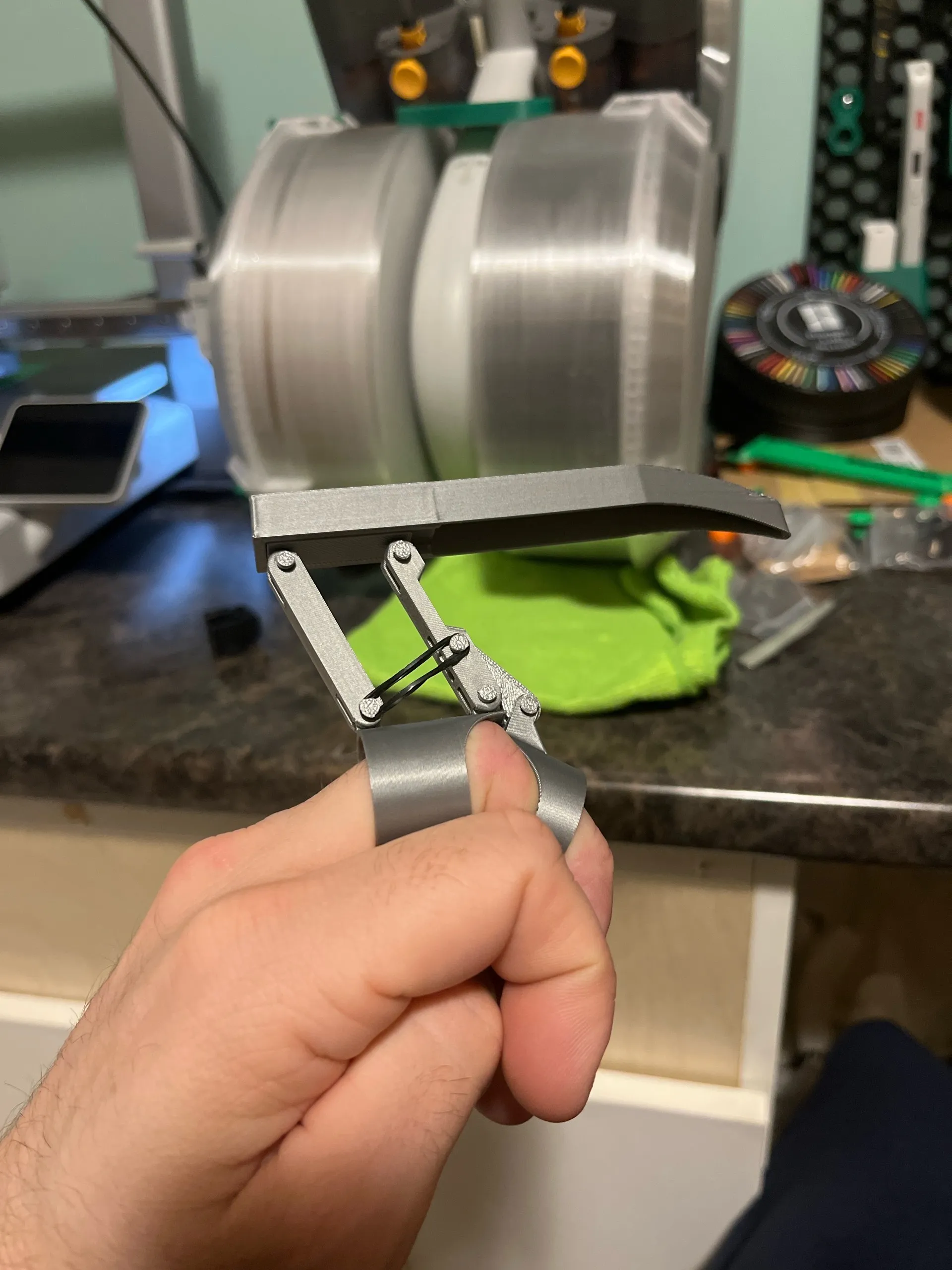 Wolverine Claws Retractable by Jordi.P MakerWorld: Download Free 3D Models