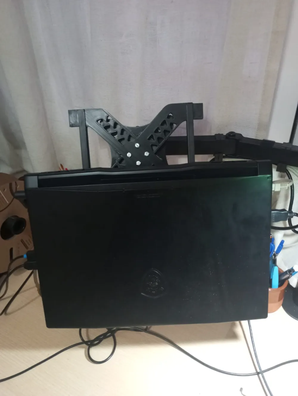 Laptop floating support by Saxxf - MakerWorld
