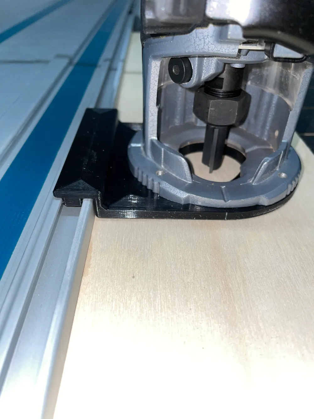 Guide rail adapter for Makita RT0700 by Streifenkarl - MakerWorld