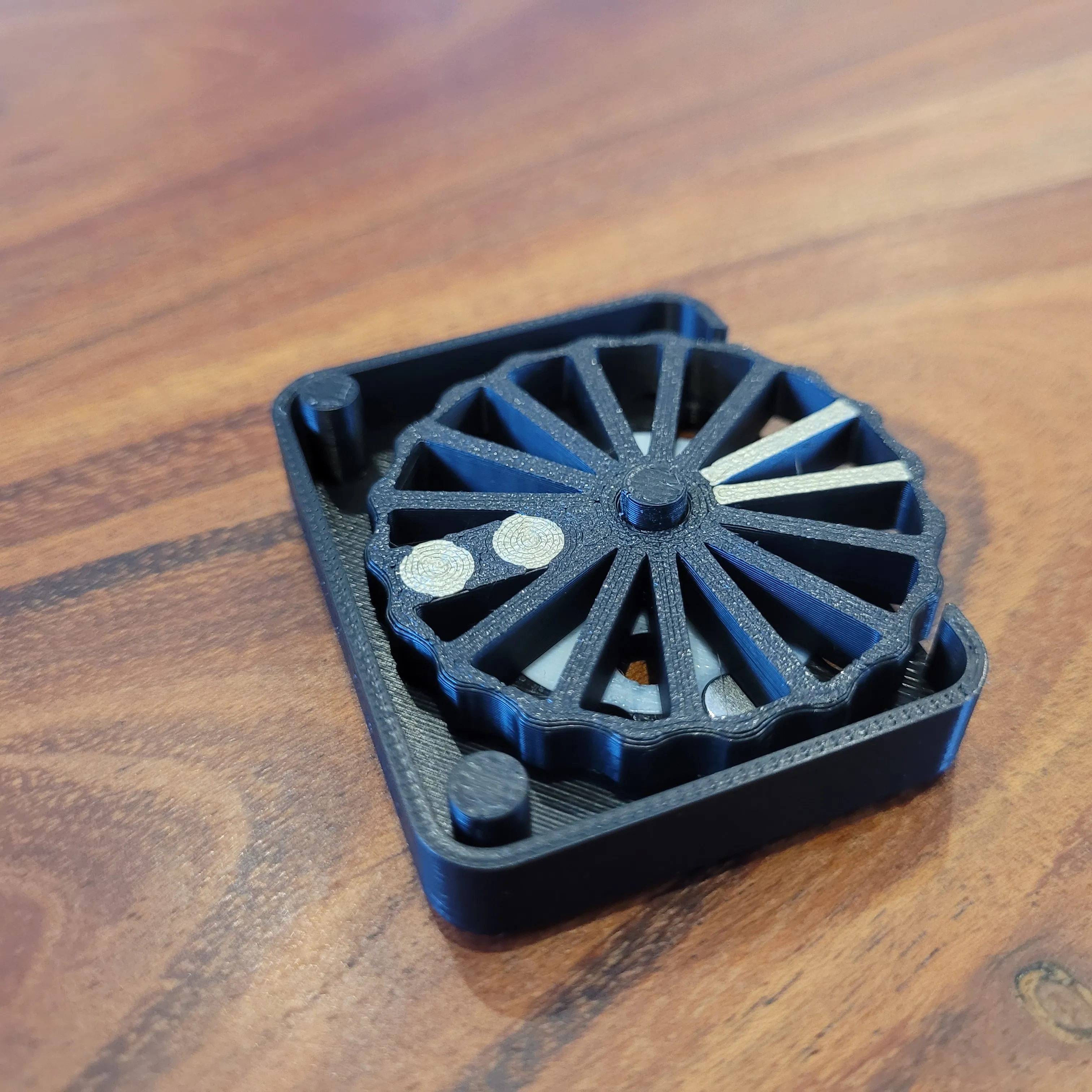 Magnetic Twister Fidget by PRINTNIC MakerWorld: Download Free 3D Models