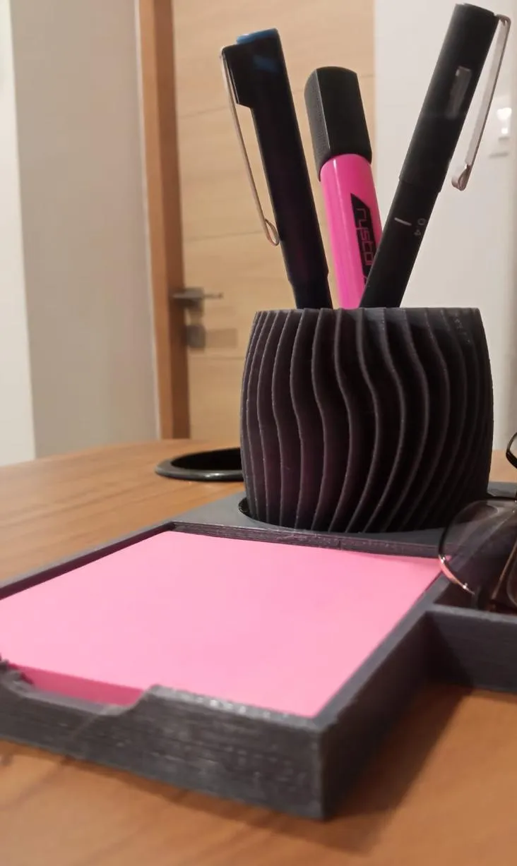 Pen stand with space for sticky notes by Amritanshu Jain - MakerWorld