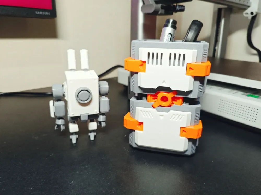 Cyberpunk Mechanical Style Pen Holder by user_674979386 - MakerWorld