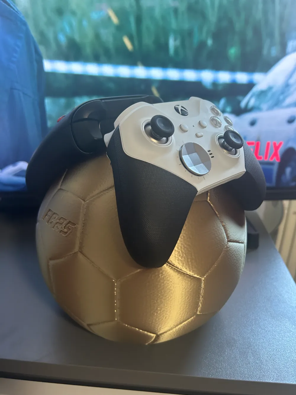 Xbox Controller Ball Stand by Oly - MakerWorld