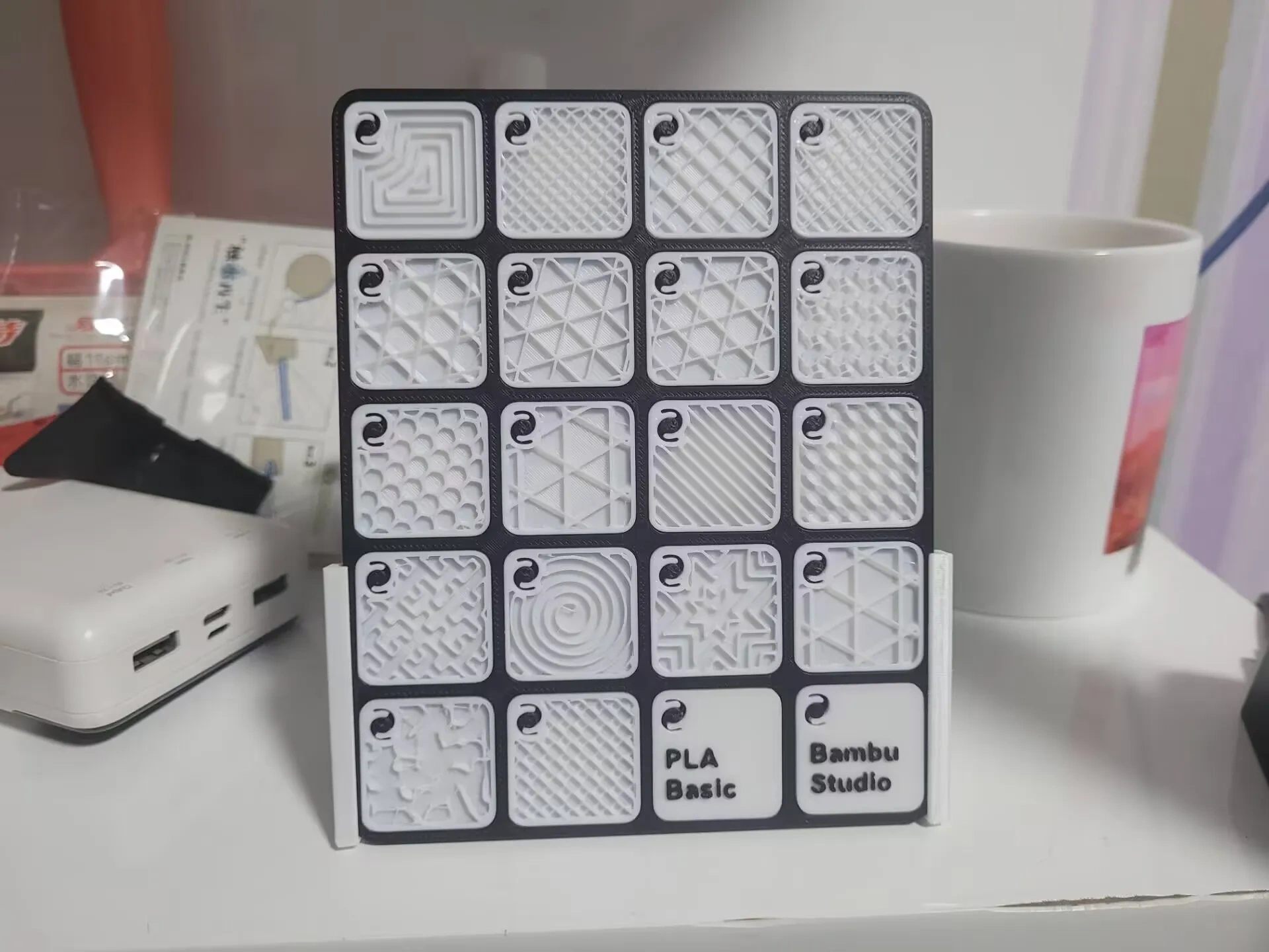 Bambu Filament Swatch Display Stand by Hrenact - MakerWorld