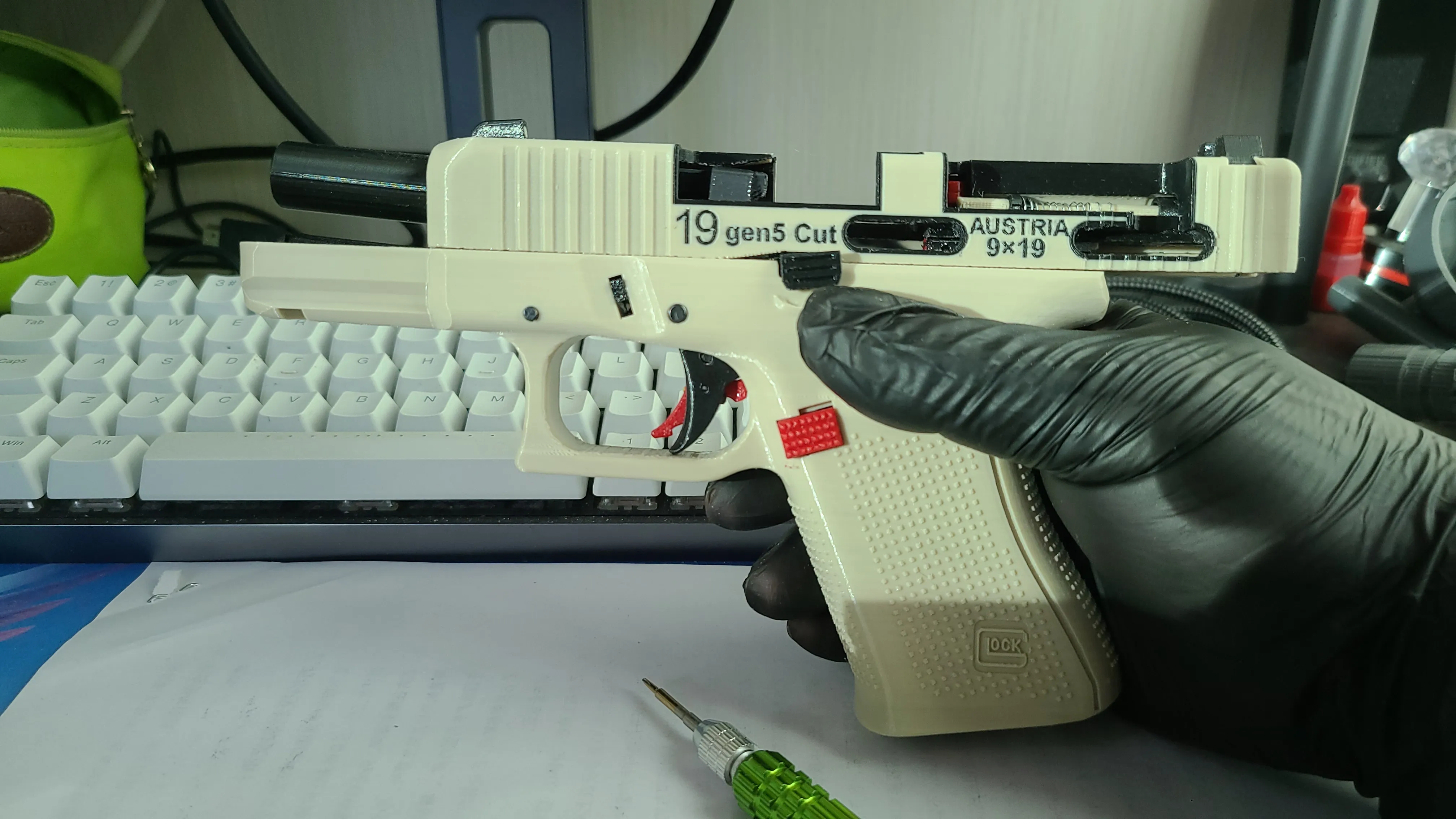 Glock 19 Gen5 Cut Assembled Glock 19 Toy Pistol Model by a.m - MakerWorld