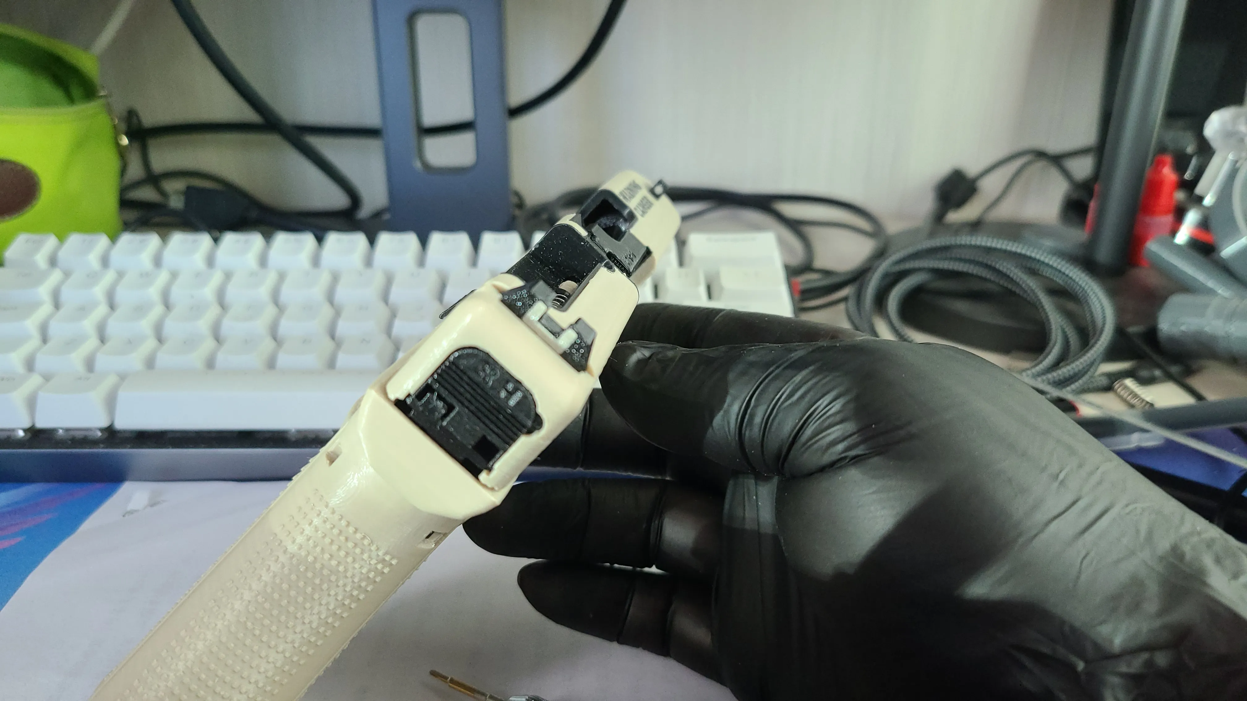 Glock 19 Gen5 Cut Assembled Glock 19 Toy Pistol Model by a.m - MakerWorld