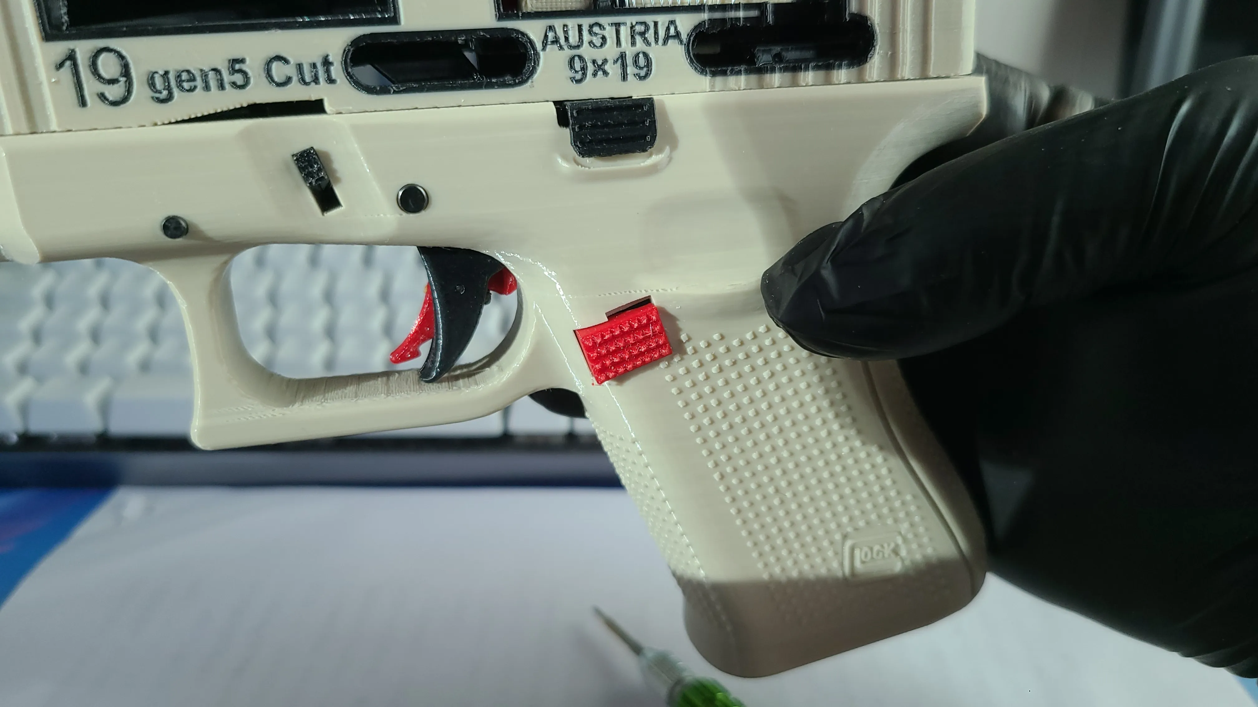 Glock 19 Gen5 Cut Assembled Glock 19 Toy Pistol Model by a.m - MakerWorld