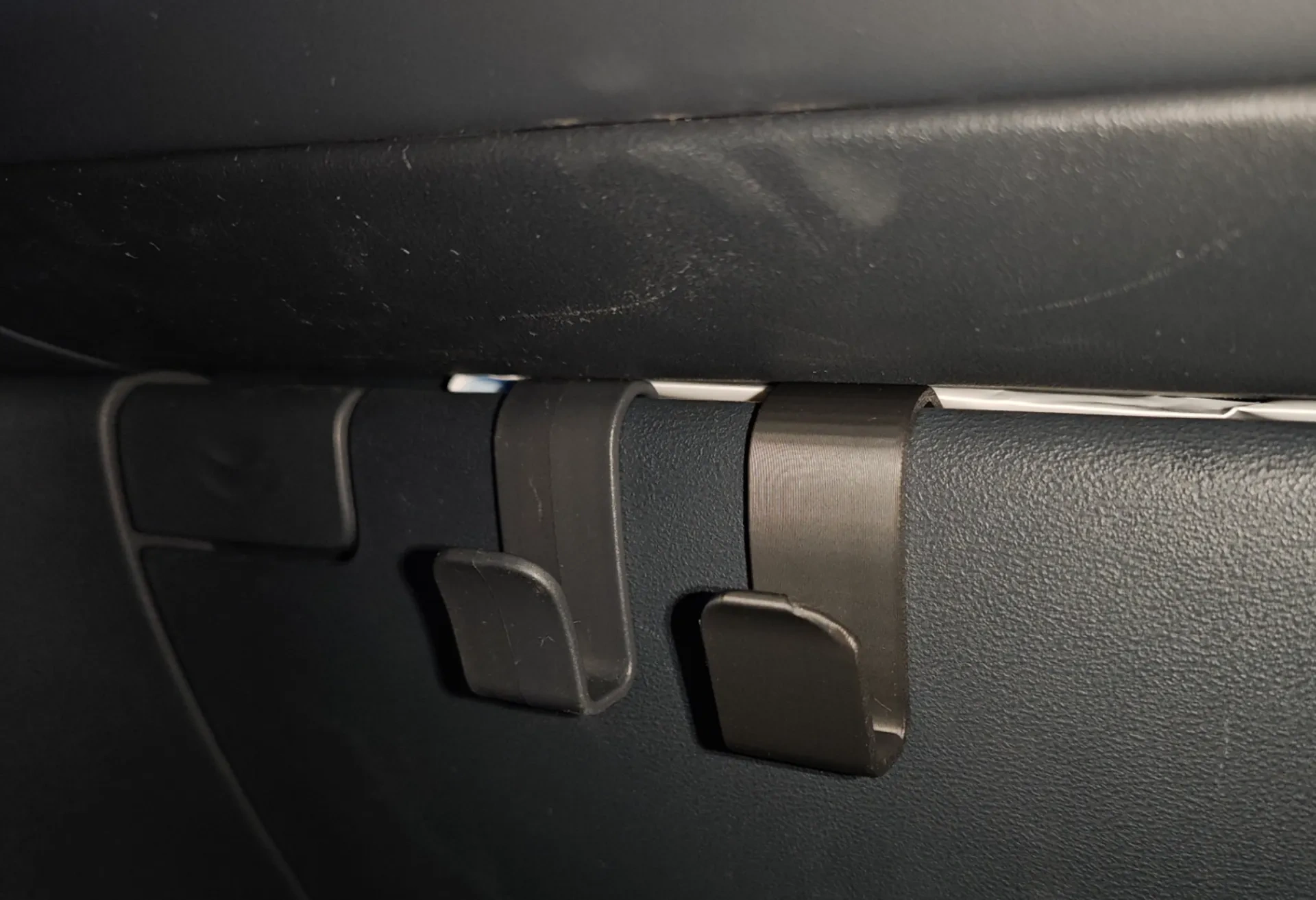 Geely Galaxy E2 passenger seat glove box hook by 汪酱是只狼 - MakerWorld