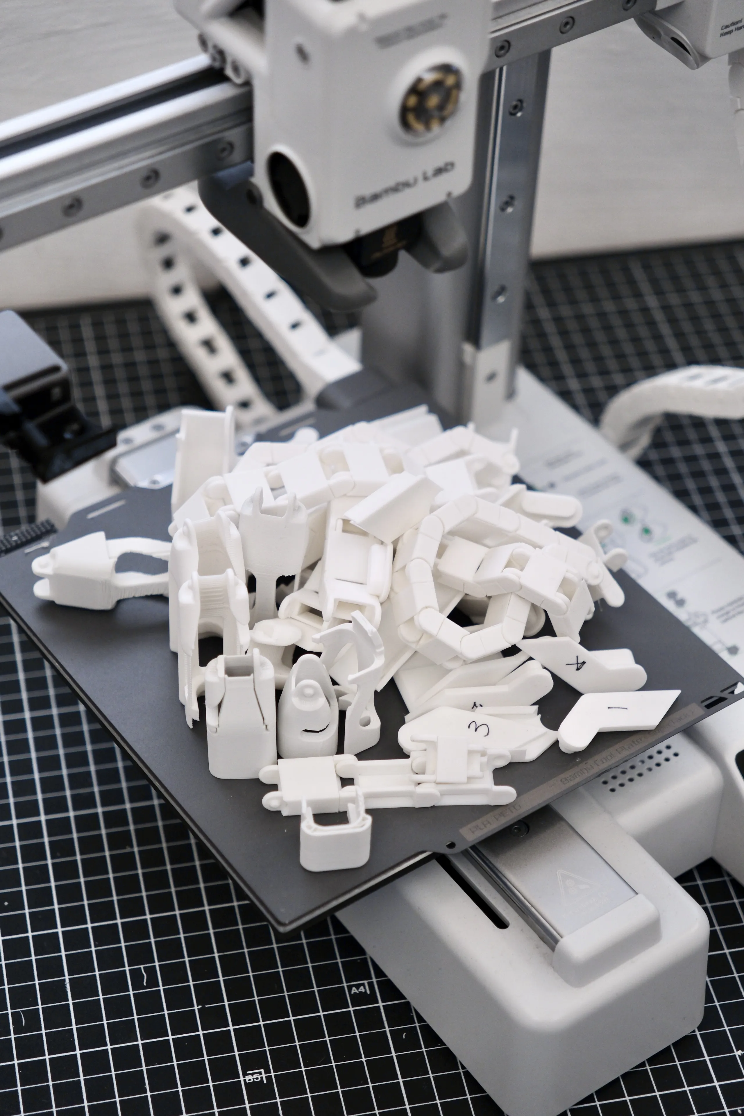 A1 mini X-axis print head drag chain by Kar Fai MakerWorld: Download ...