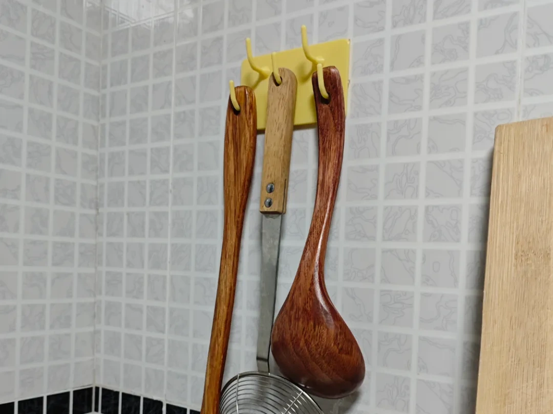 Kitchen Long-Handle Utensil Hook (No Drilling Required) by Jllisen ...