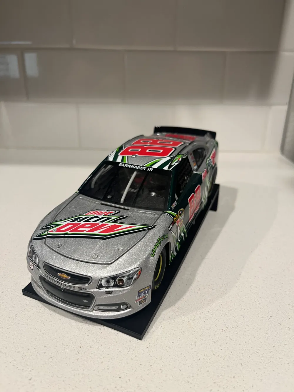 1:24 Diecast Car Display Riser by H24 MakerWorld: Download Free 3D Models