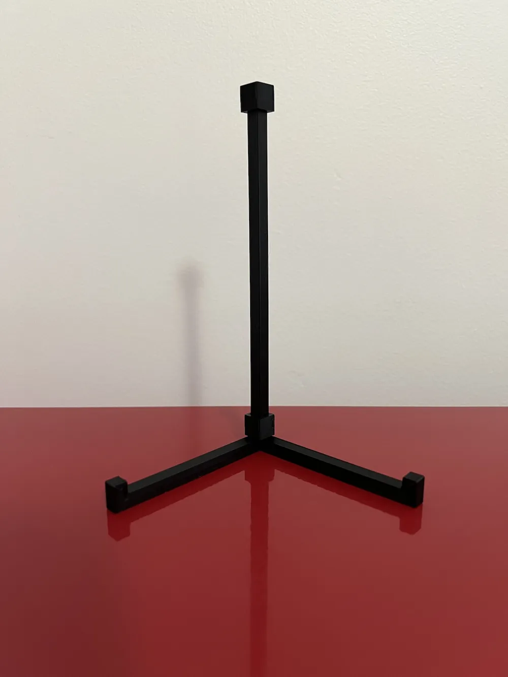 Simple Display Stand by muddymaker - MakerWorld