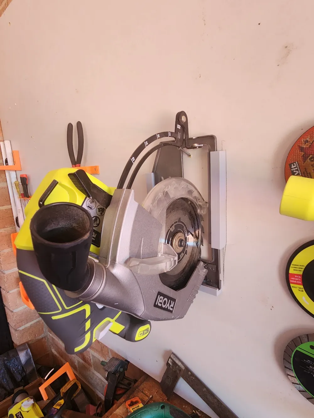 Ryobi Circular saw wall mount by Dreddpool82 - MakerWorld