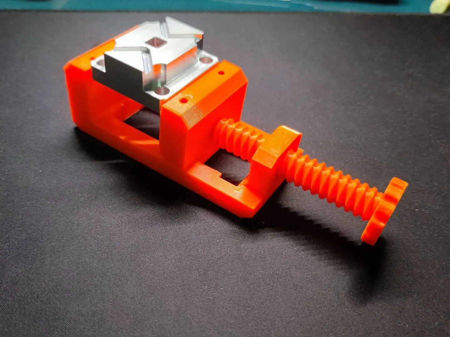 3D Printed Mini Vise by user_624531171 - MakerWorld